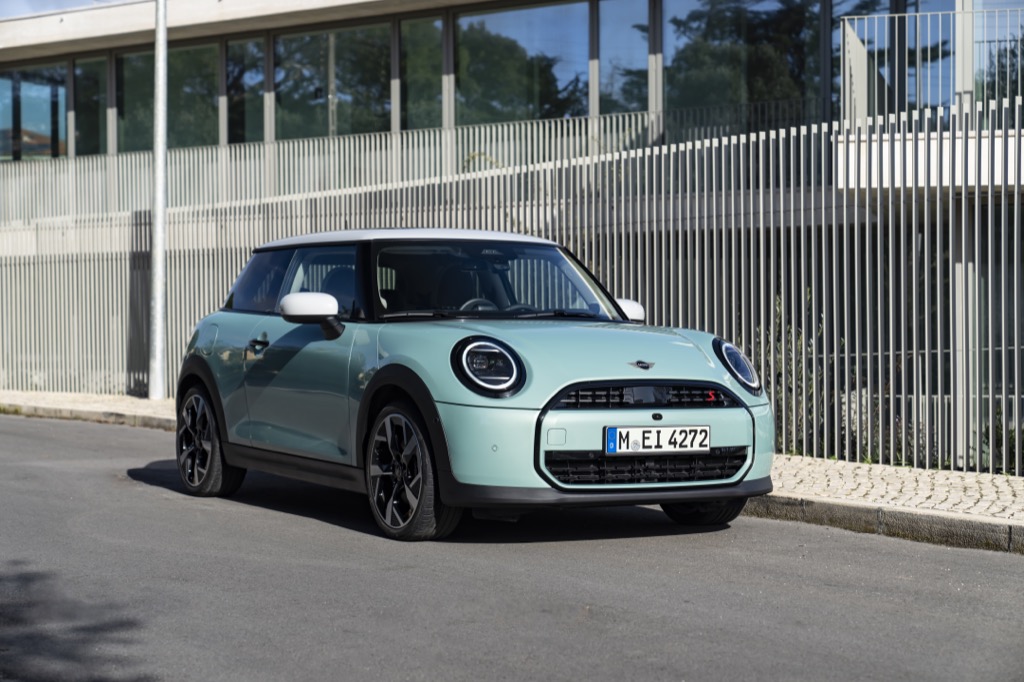 MINI Cooper 3 puertas: llega a Chile la nueva generación - AutoMujer
